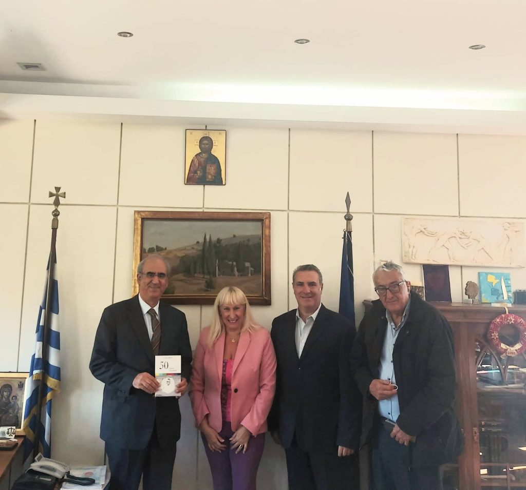 ΤΟ ΒΙΒΛΙΟ «50 ΧΡΟΝΙΑ ΤΗΛΕΟΡΑΣΗ» ΤΟΥ ΚΩΣΤΑ ΜΑΝΤΑ ΣΤΟ ΔΗΜΑΡΧΟ ΚΗΦΙΣΙΑΣ ...