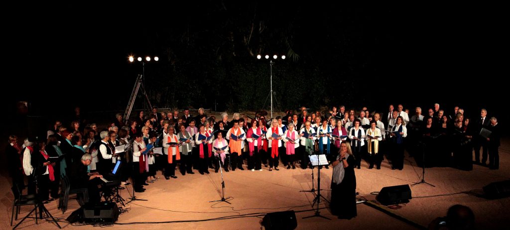 Οι χορωδίες των ΚΑΠΗ μας χάρισαν μια υπέροχη βραδιά στο Θέατρο της ...