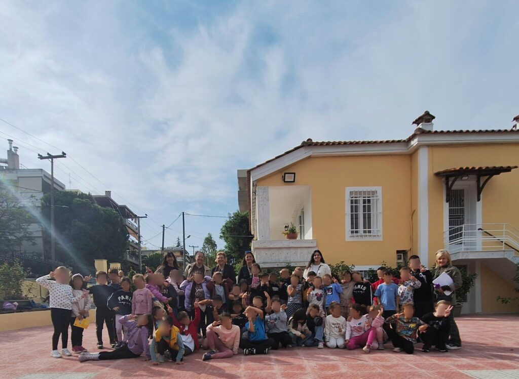 Μαθητές και εκπαιδευτικοί του 1ου Δημοτικού Σχολείου Λυκόβρυσης ...